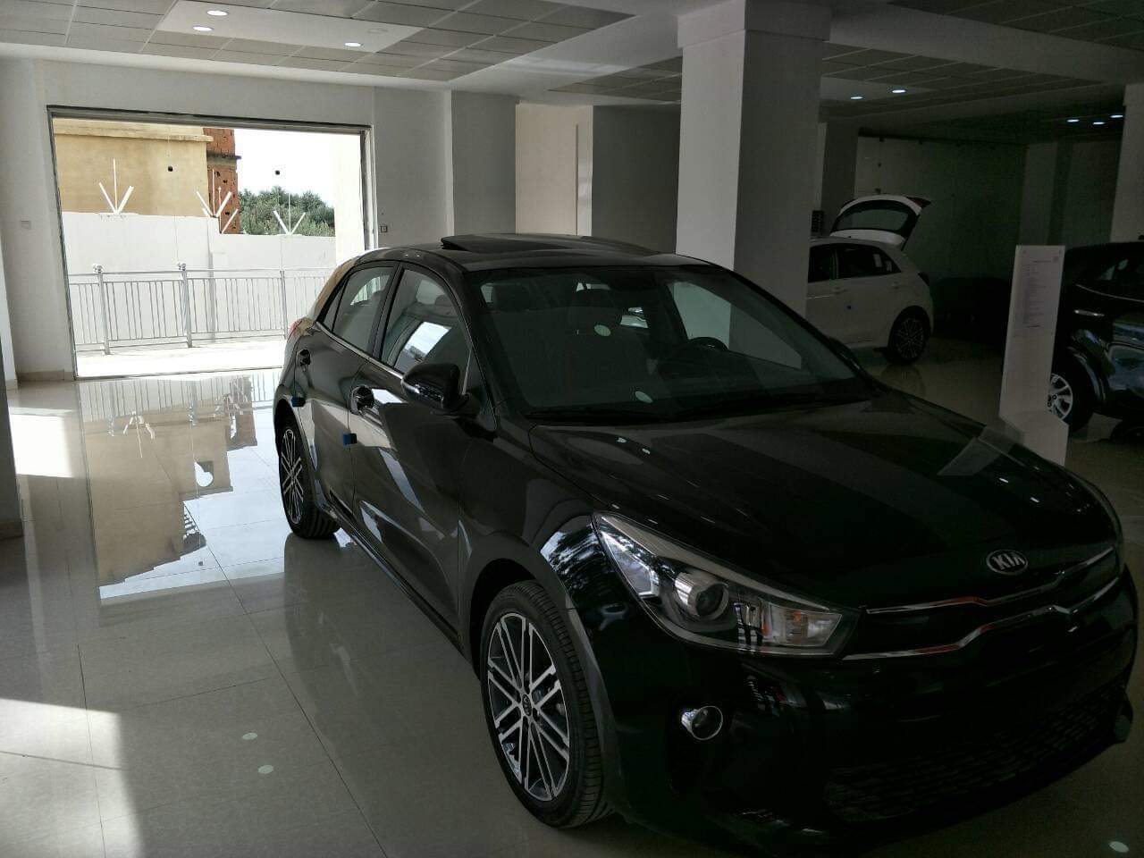 La KIA nouvelle Rio édition spéciale 'rouge et noir' livrable en 48h ...